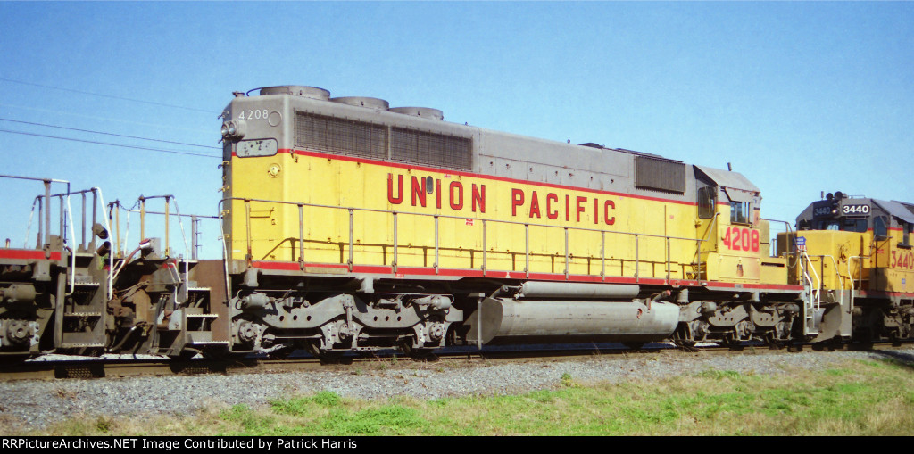 UP 4208 X-UP 4168 X-MP 3208 SD40-2 leads UP 3440 SD40-2 westbound into CSX Gentilly Yard in New ...